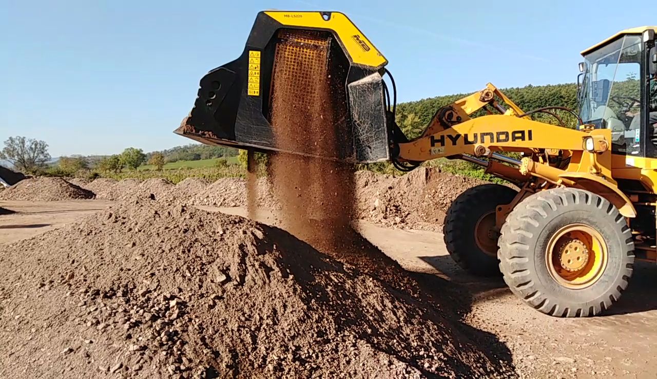 Godet Cribleur MB-LS220 S2 - Grand et Puissant