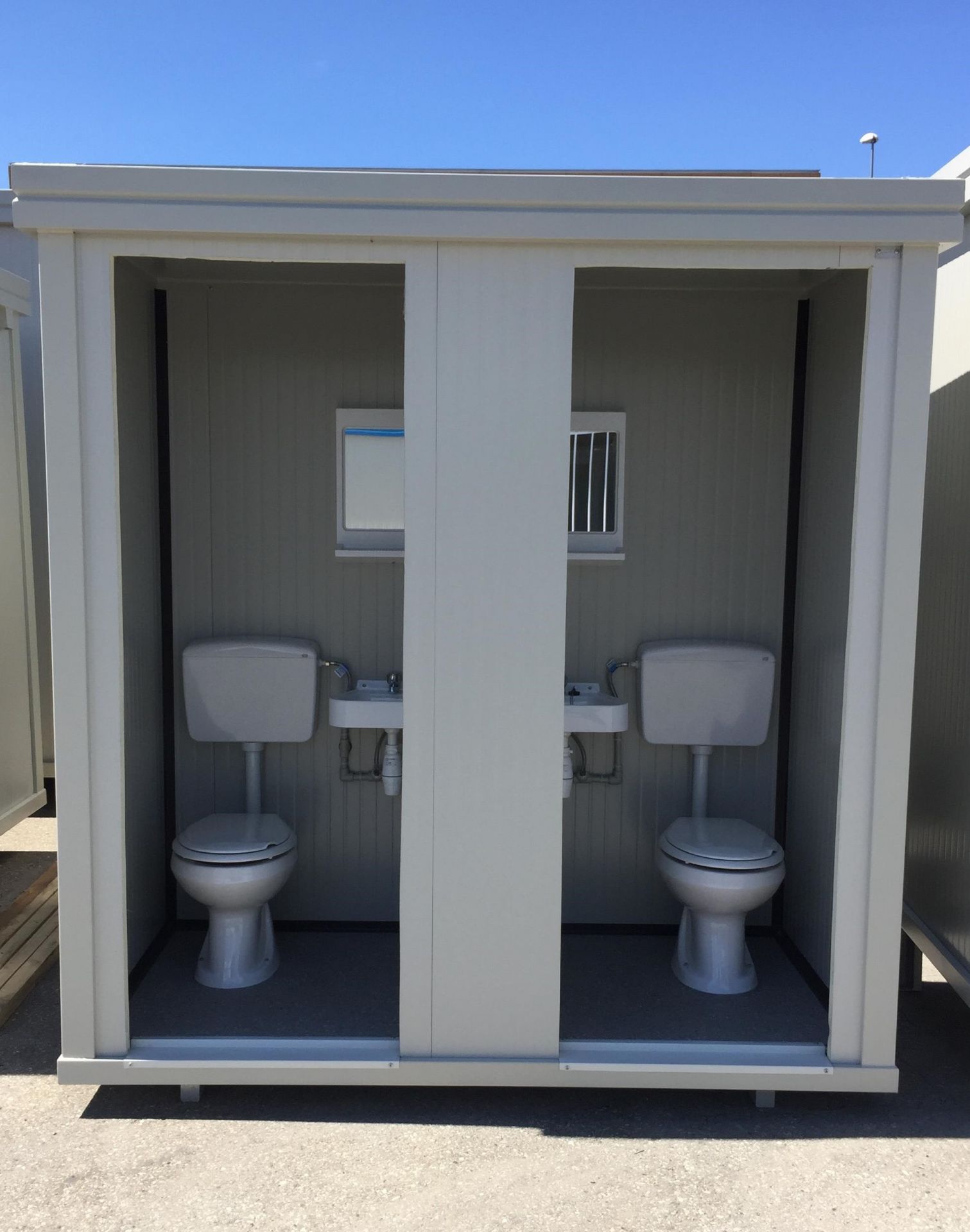 Cabine wc double raccordable 2.40 x 1.13m x 2.65m - E.B.F. SOLUTIONS