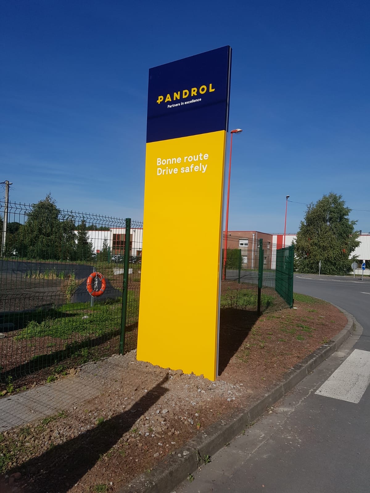 Totem publicitaire - LA SIGNALISATION INDUSTRIELLE