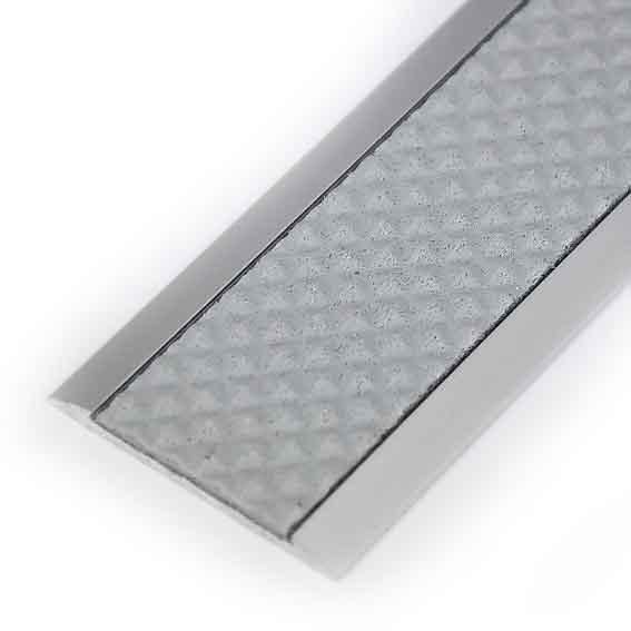 Nez de marche sécurimarche aluminium / insert diamant 30 plat Nez de marche sécurimarche aluminium / insert diamant 30 plat