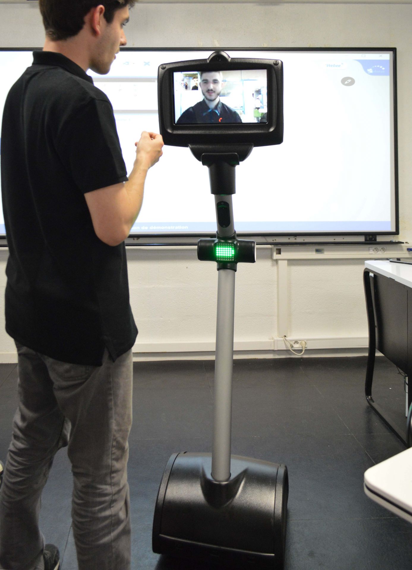 Robot mobile pour les cours à distance et en présentiel - Prix