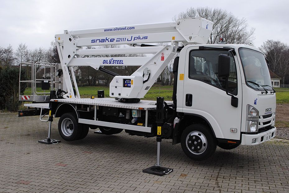 Snake 2111 j plus sue isuzu camion nacelle - oil & steel france - 20.6m ...