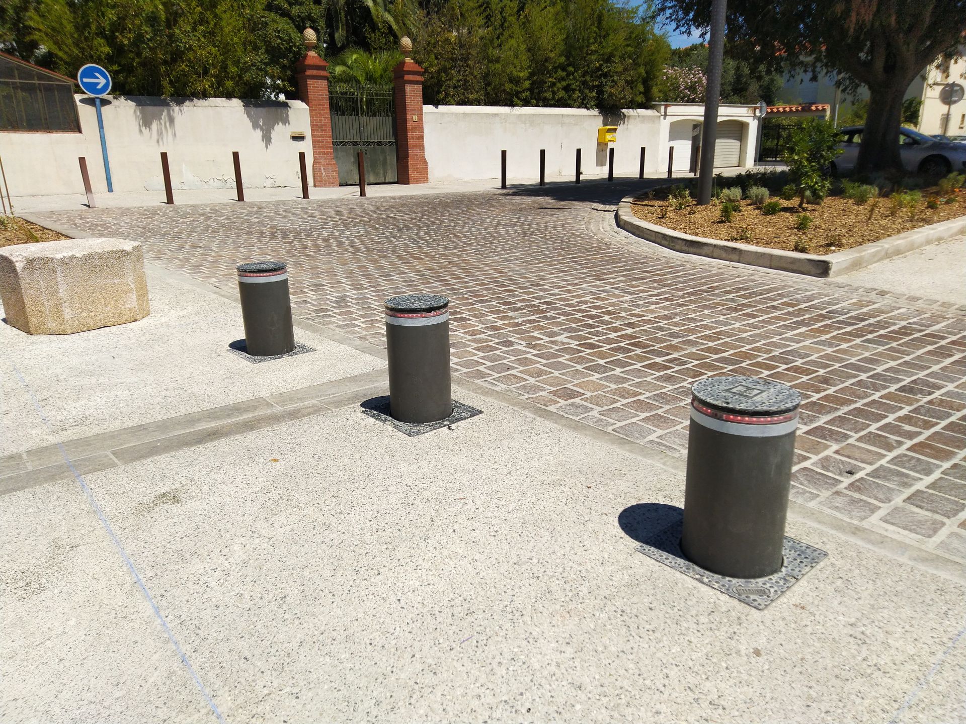 Borne escamotable automatique renforcée antibélier ba273r