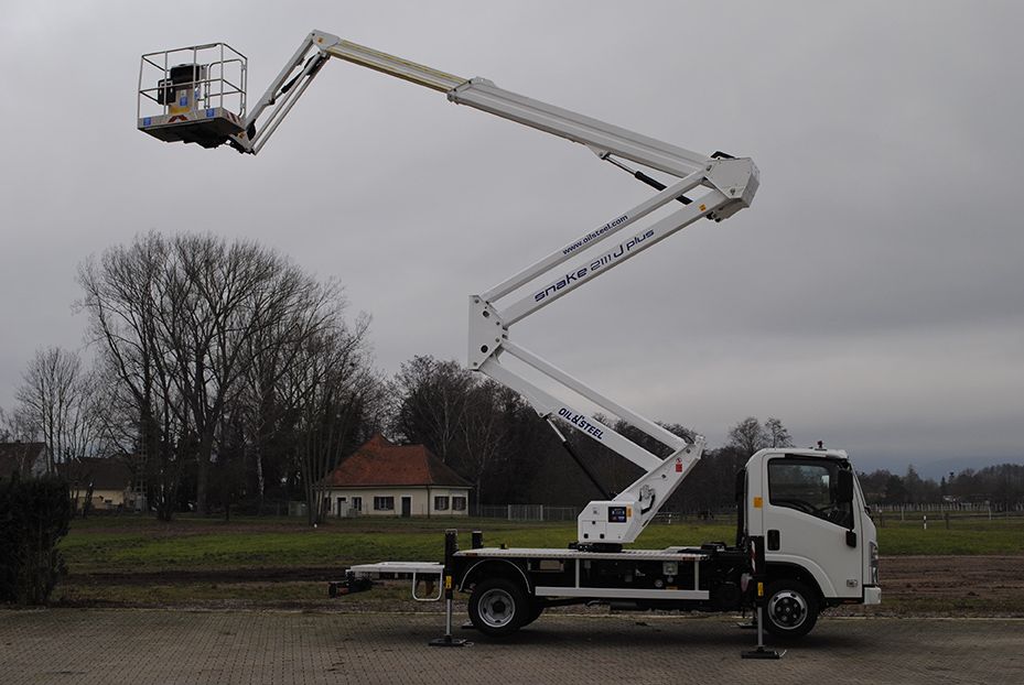 Snake 2111 j plus sue isuzu camion nacelle - oil & steel france - 20.6m ...