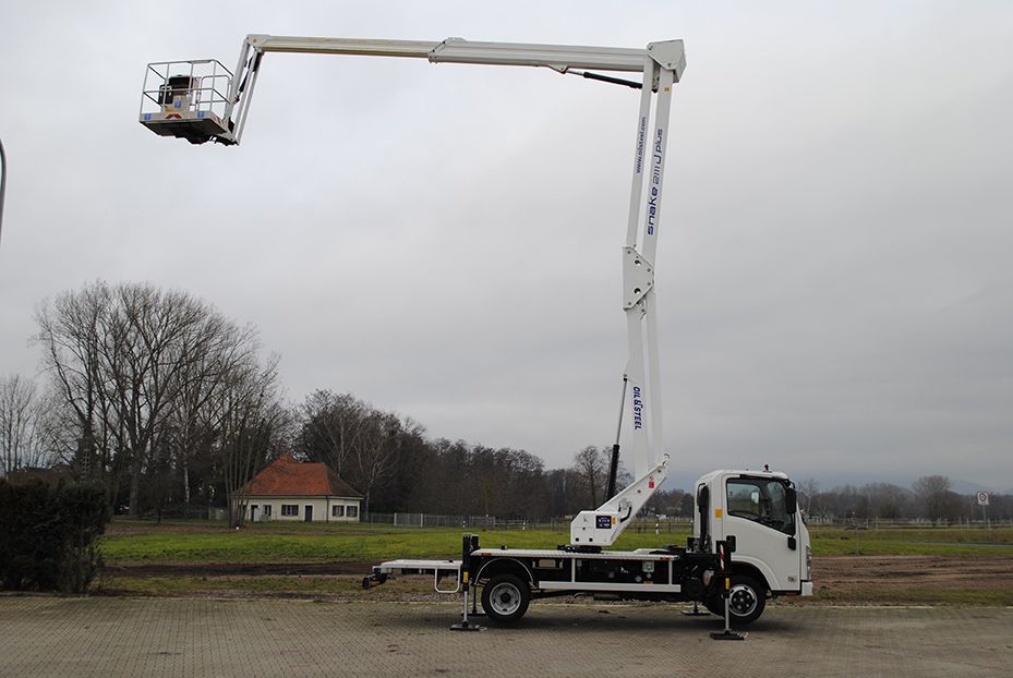 Snake 2111 j plus sue isuzu camion nacelle - oil & steel france - 20.6m ...