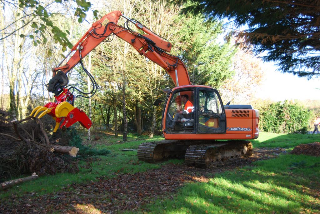 Grappin coupe-branches pour pelle : xylocut 400 pe + attelage rabaud ...