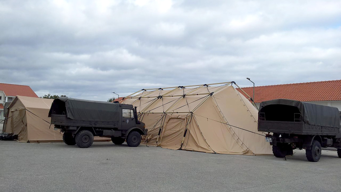 Tente militaire - tente tactique sur mesure de 8,7m et 6,8m de largeur ...