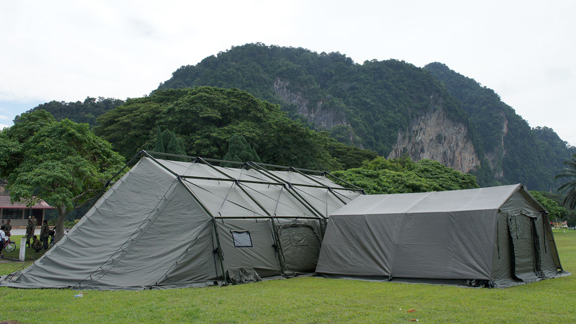 Tente militaire - tente tactique sur mesure de 8,7m et 6,8m de largeur ...