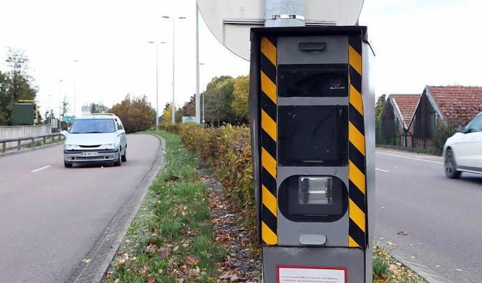 Radars de vitesse | automatique, fixe, tronçon, flash | Hellopro.fr